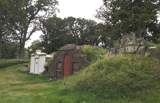 Hawkeye State Adventures: Visiting Des Moines, Iowa’s Woodland Cemetery ...