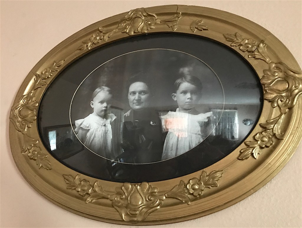 Hawkeye State Adventures: Visiting The Ax Murder House and Villisca ...